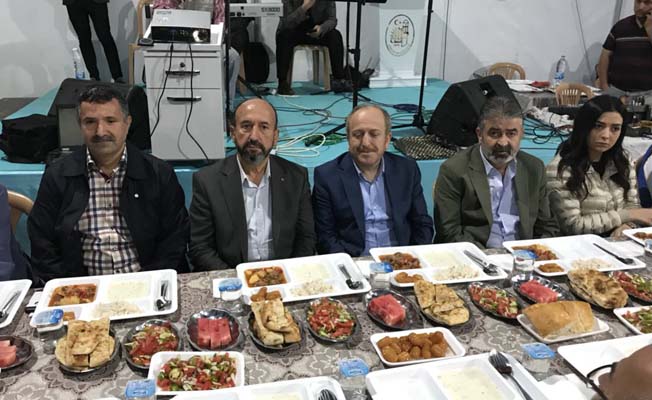 Karadağ, orucunu iftar çadırında açtı - Çorum Haber Gazetesi Karadağ, orucunu iftar çadırında açtı - Çorum Haber Gazetesi