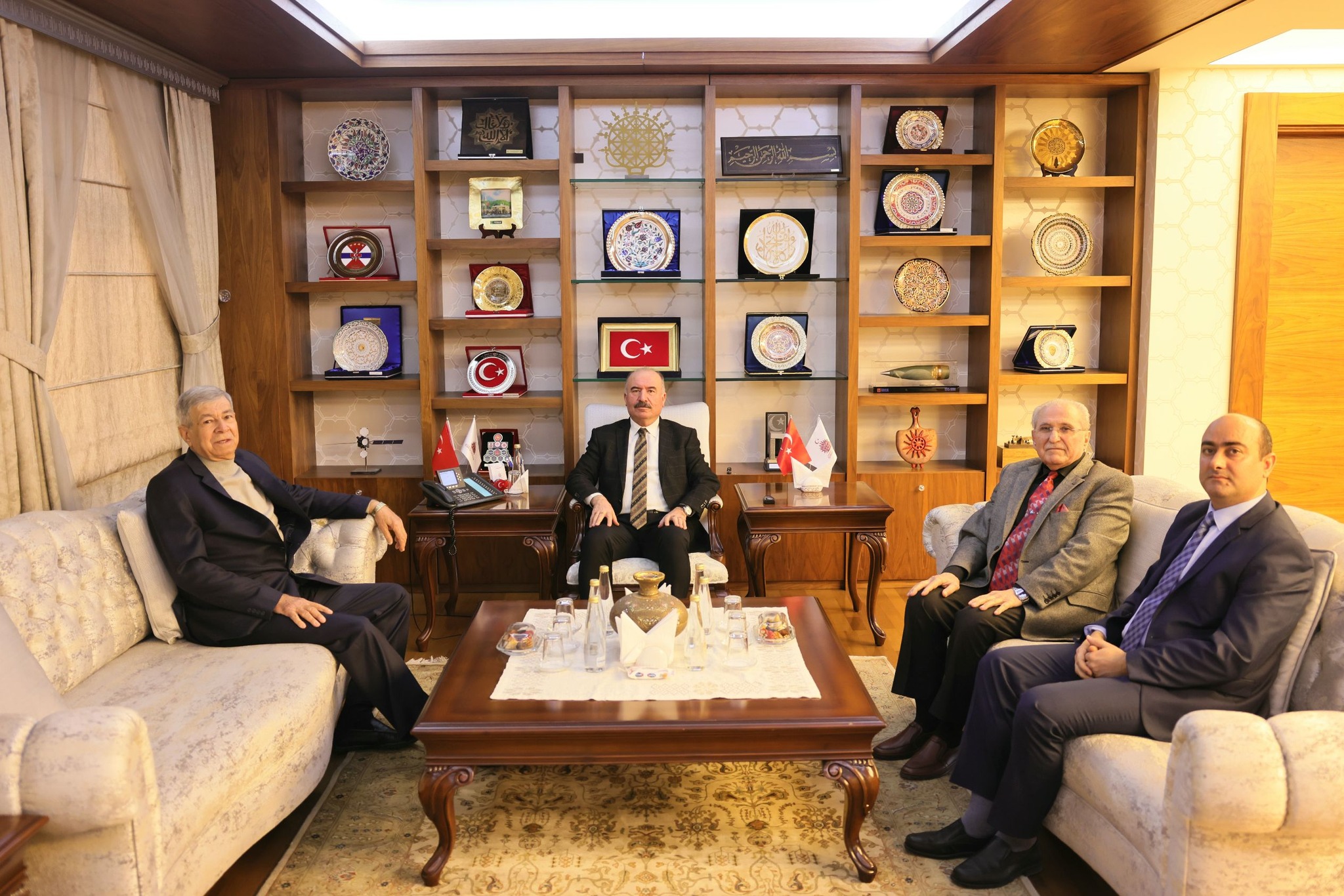 Selahattin Kaleli ve arkadaşları, Vali Ali Çalgan’ı ziyaret ettiler ...